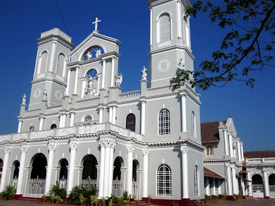 Mangalore Mangalore: Milagres Church and Hall, Mangalore